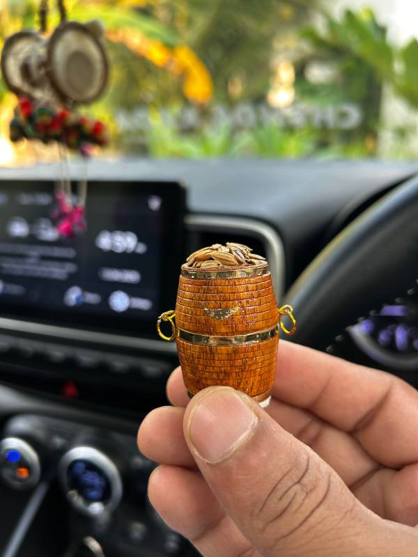 Traditional Nelpara miniature | CHENDA KADA